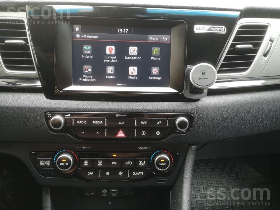 White Kia Niro 2017 in Liepaja, with an engine capacity of 1.60 L and mileage of 215 thousand km for 9350 €, photo 14 on AUTOMOTO.COM.LV