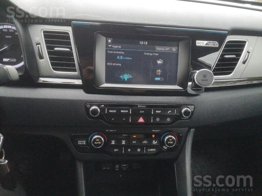 White Kia Niro 2017 in Liepaja, with an engine capacity of 1.60 L and mileage of 215 thousand km for 9350 €, photo 16 on AUTOMOTO.COM.LV