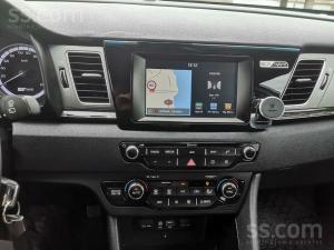White Kia Niro 2017 in Liepaja, with an engine capacity of 1.60 L and mileage of 215 thousand km for 9350 €, photo 17 on AUTOMOTO.COM.LV