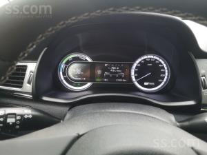 White Kia Niro 2017 in Liepaja, with an engine capacity of 1.60 L and mileage of 215 thousand km for 9350 €, photo 18 on AUTOMOTO.COM.LV
