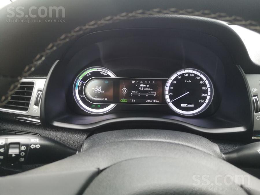 White Kia Niro 2017 in Liepaja, with an engine capacity of 1.60 L and mileage of 215 thousand km for 9350 €, photo 18 on AUTOMOTO.COM.LV