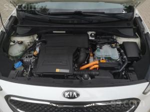White Kia Niro 2017 in Liepaja, with an engine capacity of 1.60 L and mileage of 215 thousand km for 9350 €, photo 19 on AUTOMOTO.COM.LV
