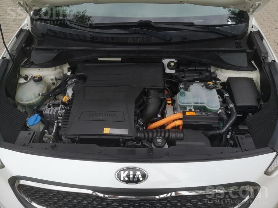 White Kia Niro 2017 in Liepaja, with an engine capacity of 1.60 L and mileage of 215 thousand km for 9350 €, photo 19 on AUTOMOTO.COM.LV