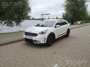 White Kia Niro 2017 in Liepaja, with an engine capacity of 1.60 L and mileage of 215 thousand km for 9350 €, photo 20 on AUTOMOTO.COM.LV
