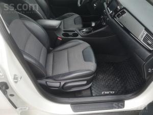 White Kia Niro 2017 in Liepaja, with an engine capacity of 1.60 L and mileage of 215 thousand km for 9350 €, photo 21 on AUTOMOTO.COM.LV