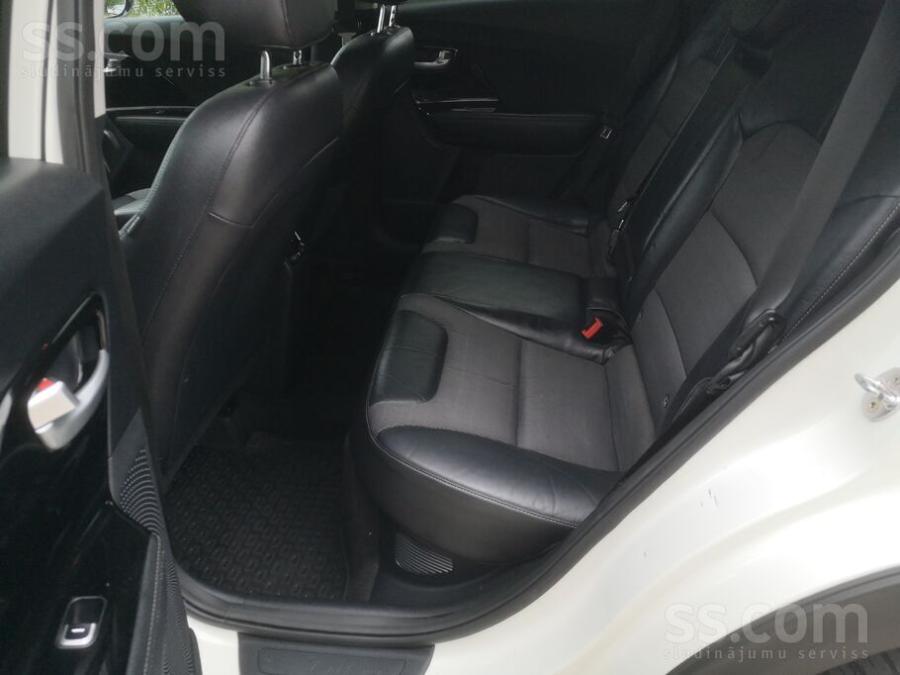 White Kia Niro 2017 in Liepaja, with an engine capacity of 1.60 L and mileage of 215 thousand km for 9350 €, photo 23 on AUTOMOTO.COM.LV