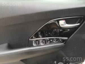 White Kia Niro 2017 in Liepaja, with an engine capacity of 1.60 L and mileage of 215 thousand km for 9350 €, photo 27 on AUTOMOTO.COM.LV