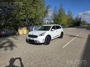 White Kia Niro 2017 in Liepaja, with an engine capacity of 1.60 L and mileage of 215 thousand km for 9350 €, photo 28 on AUTOMOTO.COM.LV