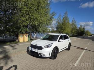 White Kia Niro 2017 in Liepaja, with an engine capacity of 1.60 L and mileage of 215 thousand km for 9350 €, photo 32 on AUTOMOTO.COM.LV
