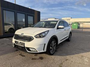 White Kia Niro 2017 in Panevezys, with an engine capacity of 1.58 L and mileage of 281 thousand km for 8300 €, photo  on AUTOMOTO.COM.LV