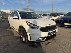 White Kia Niro 2017 in Panevezys, with an engine capacity of 1.58 L and mileage of 281 thousand km for 8300 €, photo 4 on AUTOMOTO.COM.LV
