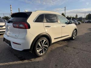 White Kia Niro 2017 in Panevezys, with an engine capacity of 1.58 L and mileage of 281 thousand km for 8300 €, photo 6 on AUTOMOTO.COM.LV