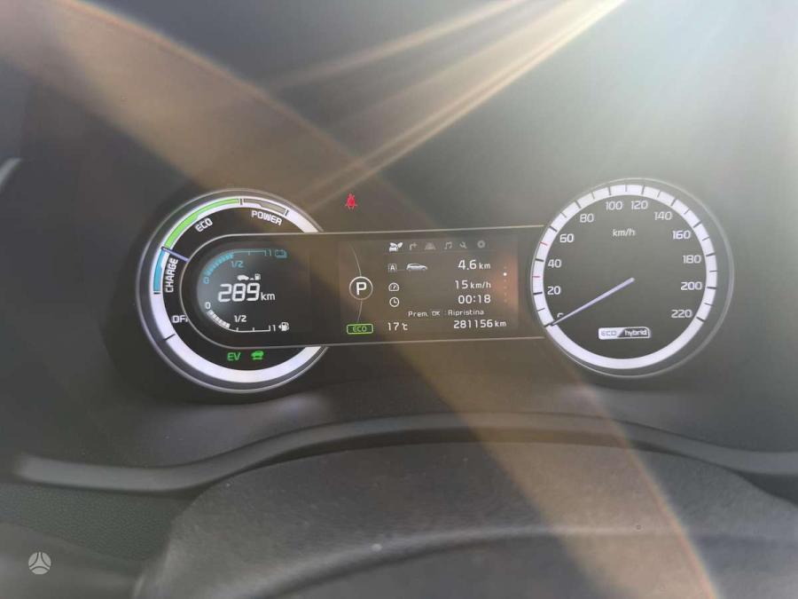 White Kia Niro 2017 in Panevezys, with an engine capacity of 1.58 L and mileage of 281 thousand km for 8300 €, photo 15 on AUTOMOTO.COM.LV