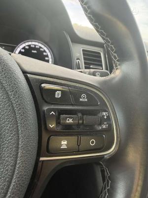 White Kia Niro 2017 in Panevezys, with an engine capacity of 1.58 L and mileage of 281 thousand km for 8300 €, photo 18 on AUTOMOTO.COM.LV
