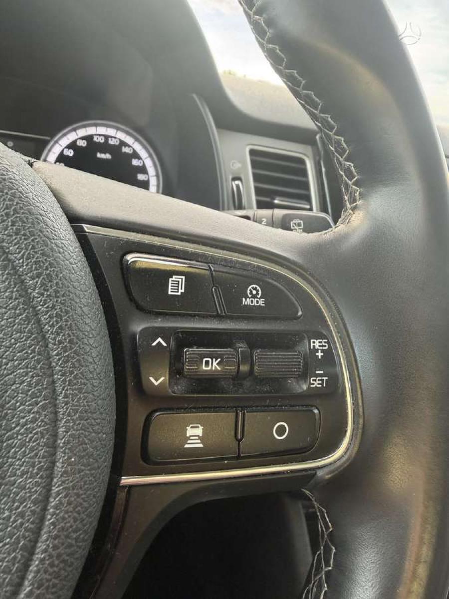 White Kia Niro 2017 in Panevezys, with an engine capacity of 1.58 L and mileage of 281 thousand km for 8300 €, photo 18 on AUTOMOTO.COM.LV