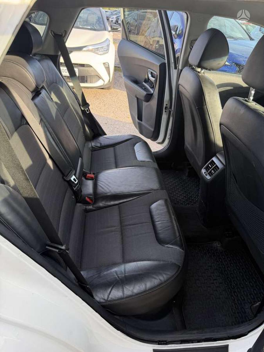 Balts Kia Niro 2017 Panevēža, ar dzinēja tilpumu 1.58 L un nobraukumu 281 tūkst. km par 8300 €, foto 11 vietnē AUTOMOTO.COM.LV