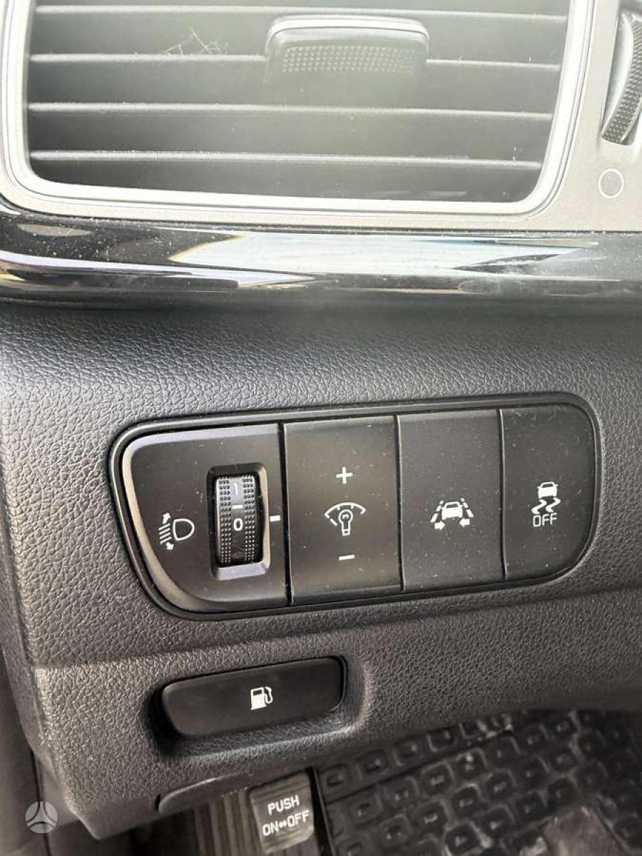 Balts Kia Niro 2017 Panevēža, ar dzinēja tilpumu 1.58 L un nobraukumu 281 tūkst. km par 8300 €, foto 13 vietnē AUTOMOTO.COM.LV