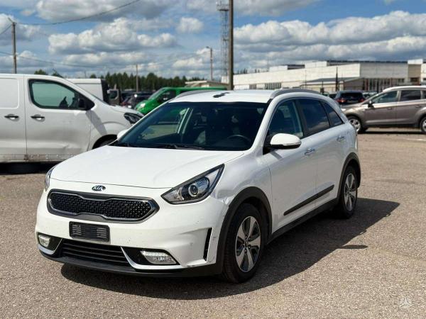 Белый Киа Niro 2018 в Паневежис, объемом двигателя 1.60 л и пробегом 215 тыс. км за 7200 €, фото 1 на AUTOMOTO.COM.LV