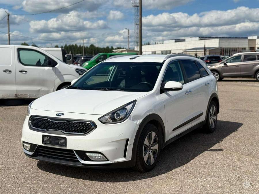 Balts Kia Niro 2018 Panevēža, ar dzinēja tilpumu 1.60 L un nobraukumu 215 tūkst. km par 7200 €, foto 1 vietnē AUTOMOTO.COM.LV