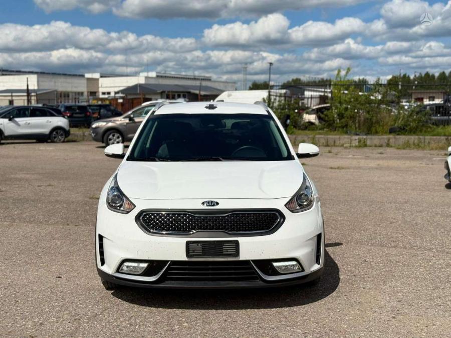 Balts Kia Niro 2018 Panevēža, ar dzinēja tilpumu 1.60 L un nobraukumu 215 tūkst. km par 7200 €, foto 3 vietnē AUTOMOTO.COM.LV