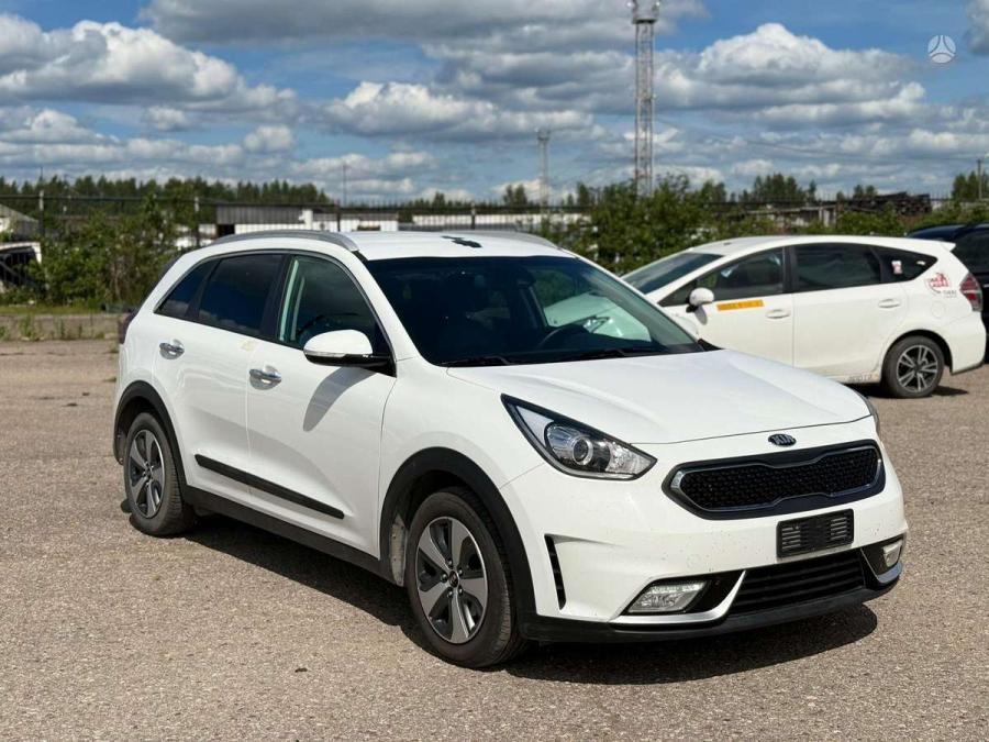 Balts Kia Niro 2018 Panevēža, ar dzinēja tilpumu 1.60 L un nobraukumu 215 tūkst. km par 7200 €, foto 4 vietnē AUTOMOTO.COM.LV