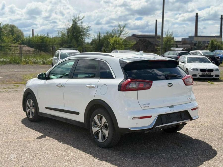 Balts Kia Niro 2018 Panevēža, ar dzinēja tilpumu 1.60 L un nobraukumu 215 tūkst. km par 7200 €, foto 5 vietnē AUTOMOTO.COM.LV