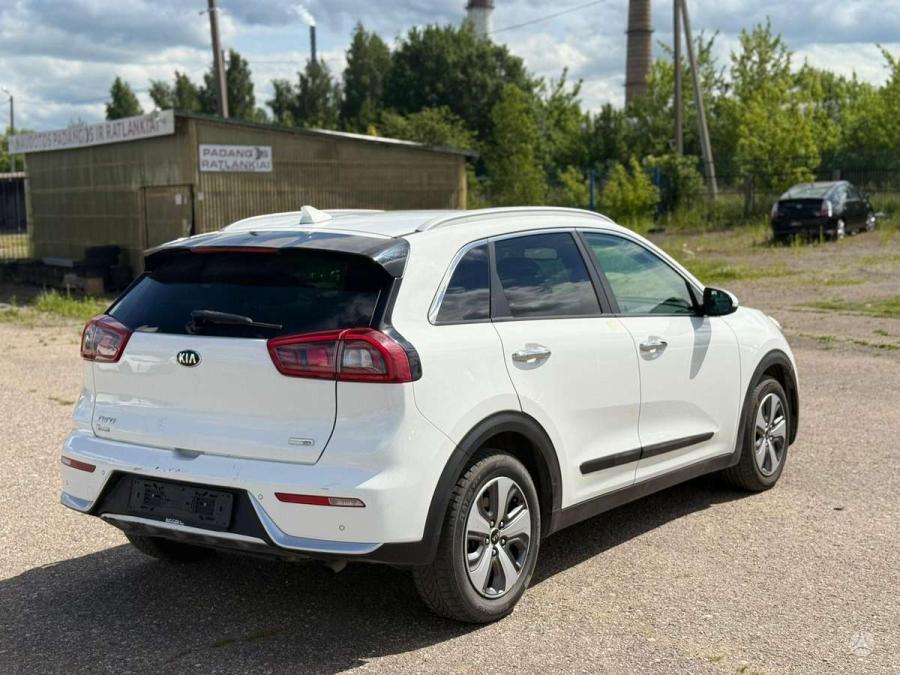 Balts Kia Niro 2018 Panevēža, ar dzinēja tilpumu 1.60 L un nobraukumu 215 tūkst. km par 7200 €, foto 6 vietnē AUTOMOTO.COM.LV