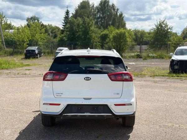 Белый Киа Niro 2018 в Паневежис, объемом двигателя 1.60 л и пробегом 215 тыс. км за 7200 €, фото 6 на AUTOMOTO.COM.LV