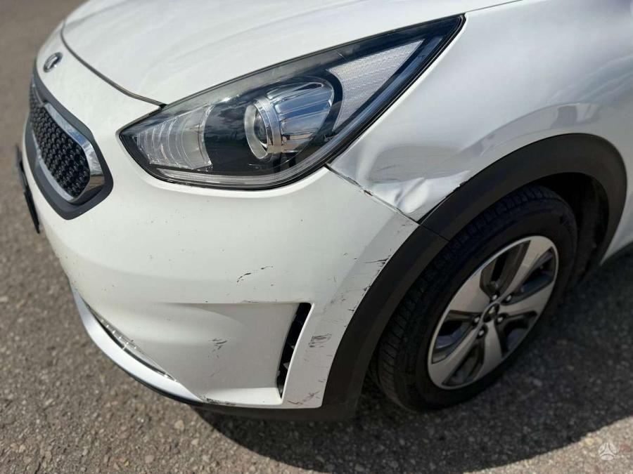 Balts Kia Niro 2018 Panevēža, ar dzinēja tilpumu 1.60 L un nobraukumu 215 tūkst. km par 7200 €, foto 10 vietnē AUTOMOTO.COM.LV
