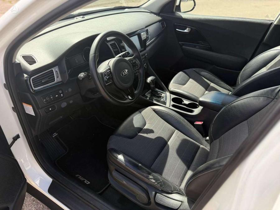 Balts Kia Niro 2018 Panevēža, ar dzinēja tilpumu 1.60 L un nobraukumu 215 tūkst. km par 7200 €, foto 11 vietnē AUTOMOTO.COM.LV