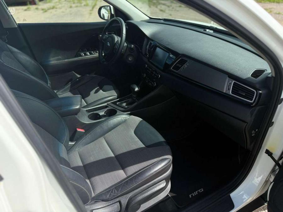 Balts Kia Niro 2018 Panevēža, ar dzinēja tilpumu 1.60 L un nobraukumu 215 tūkst. km par 7200 €, foto 12 vietnē AUTOMOTO.COM.LV