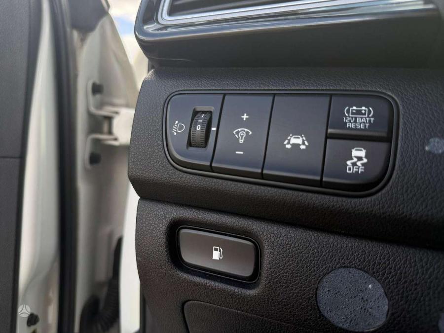 Balts Kia Niro 2018 Panevēža, ar dzinēja tilpumu 1.60 L un nobraukumu 215 tūkst. km par 7200 €, foto 16 vietnē AUTOMOTO.COM.LV