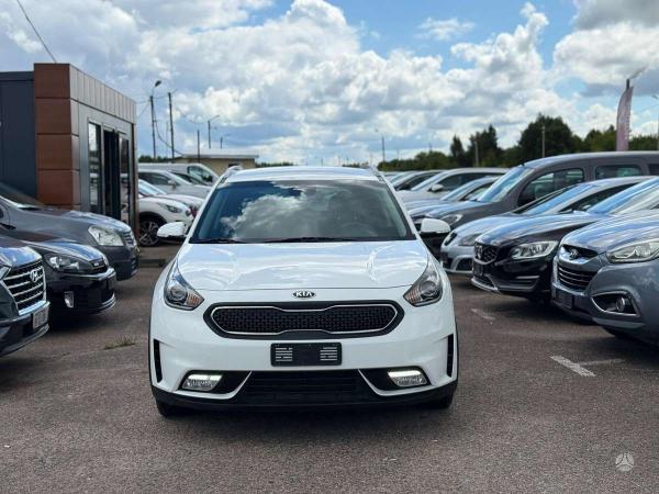 Balts Kia Niro 2018 Panevēža, ar dzinēja tilpumu 1.60 L un nobraukumu 215 tūkst. km par 9300 €, foto 2 vietnē AUTOMOTO.COM.LV