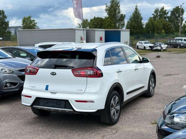 Balts Kia Niro 2018 Panevēža, ar dzinēja tilpumu 1.60 L un nobraukumu 215 tūkst. km par 9300 €, foto 4 vietnē AUTOMOTO.COM.LV
