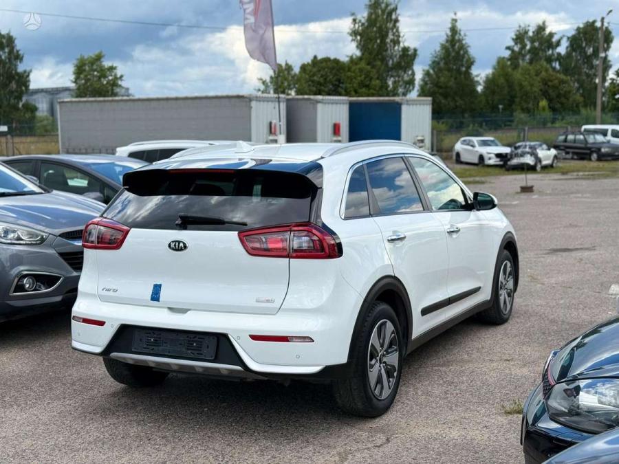 Белый Киа Niro 2018 в Паневежис, объемом двигателя 1.60 л и пробегом 215 тыс. км за 9300 €, фото 5 на AUTOMOTO.COM.LV