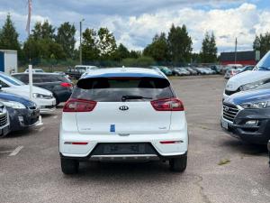 Белый Киа Niro 2018 в Паневежис, объемом двигателя 1.60 л и пробегом 215 тыс. км за 9300 €, фото 6 на AUTOMOTO.COM.LV