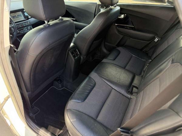 Balts Kia Niro 2018 Panevēža, ar dzinēja tilpumu 1.60 L un nobraukumu 215 tūkst. km par 9300 €, foto 9 vietnē AUTOMOTO.COM.LV