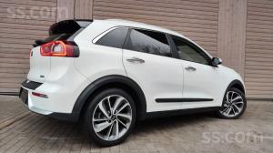 White Kia Niro 2019 in Jelgava, with an engine capacity of 1.60 L and mileage of 0 thousand km for 36800 €, photo 3 on AUTOMOTO.COM.LV