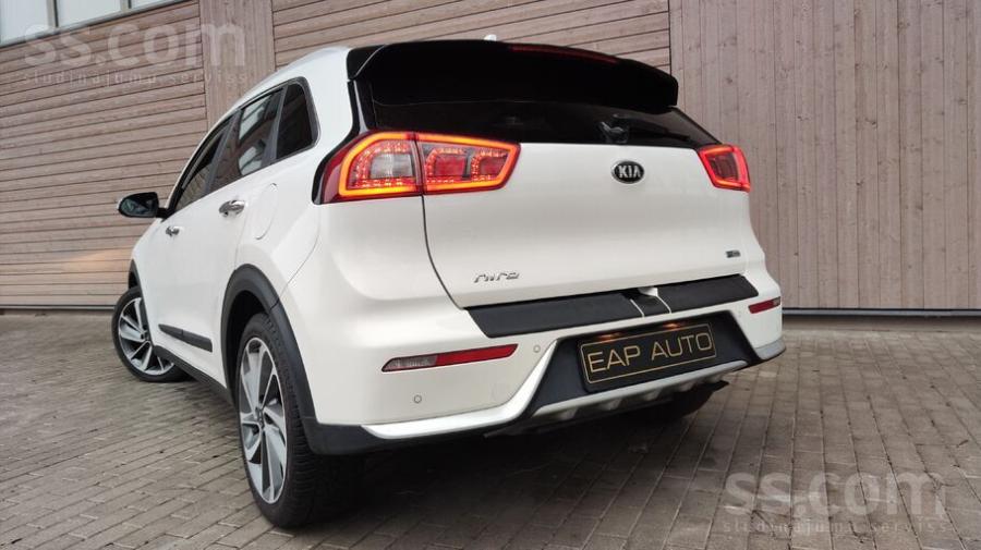 White Kia Niro 2019 in Jelgava, with an engine capacity of 1.60 L and mileage of 0 thousand km for 36800 €, photo 4 on AUTOMOTO.COM.LV