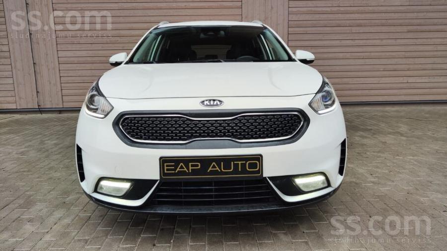 White Kia Niro 2019 in Jelgava, with an engine capacity of 1.60 L and mileage of 0 thousand km for 36800 €, photo 5 on AUTOMOTO.COM.LV