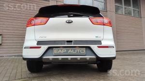 White Kia Niro 2019 in Jelgava, with an engine capacity of 1.60 L and mileage of 0 thousand km for 36800 €, photo 6 on AUTOMOTO.COM.LV