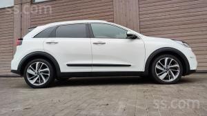 White Kia Niro 2019 in Jelgava, with an engine capacity of 1.60 L and mileage of 0 thousand km for 36800 €, photo 8 on AUTOMOTO.COM.LV