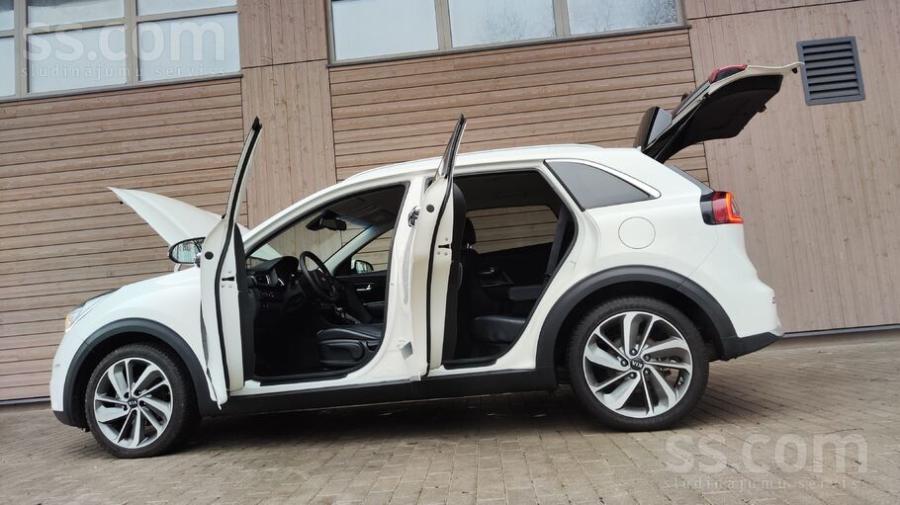 White Kia Niro 2019 in Jelgava, with an engine capacity of 1.60 L and mileage of 0 thousand km for 36800 €, photo 9 on AUTOMOTO.COM.LV