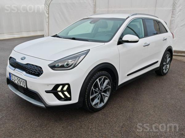 White Kia Niro 2019 in Jelgava, with an engine capacity of 1.60 L and mileage of 87 thousand km for 16900 €, photo 1 on AUTOMOTO.COM.LV