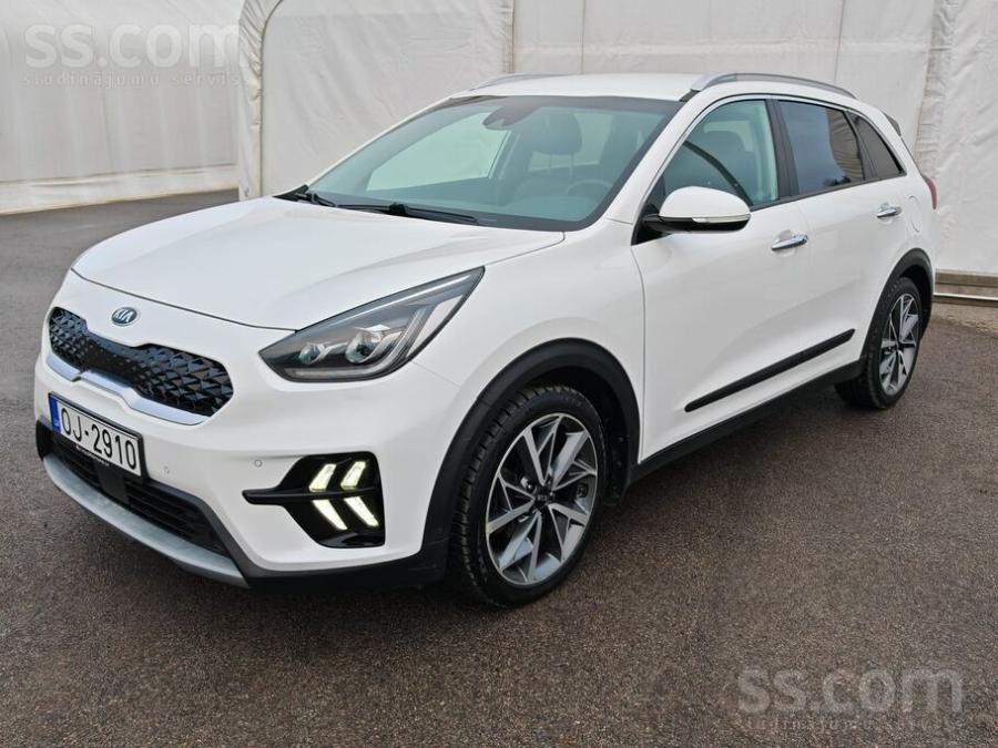 White Kia Niro 2019 in Jelgava, with an engine capacity of 1.60 L and mileage of 87 thousand km for 16900 €, photo 1 on AUTOMOTO.COM.LV
