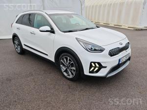 White Kia Niro 2019 in Jelgava, with an engine capacity of 1.60 L and mileage of 87 thousand km for 16900 €, photo 2 on AUTOMOTO.COM.LV