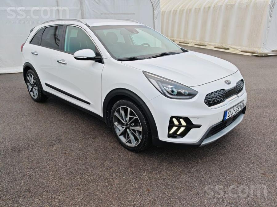 White Kia Niro 2019 in Jelgava, with an engine capacity of 1.60 L and mileage of 87 thousand km for 16900 €, photo 2 on AUTOMOTO.COM.LV
