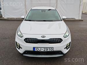 White Kia Niro 2019 in Jelgava, with an engine capacity of 1.60 L and mileage of 87 thousand km for 16900 €, photo 3 on AUTOMOTO.COM.LV