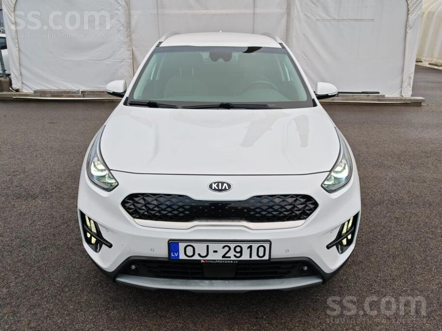 White Kia Niro 2019 in Jelgava, with an engine capacity of 1.60 L and mileage of 87 thousand km for 16900 €, photo 3 on AUTOMOTO.COM.LV