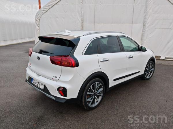 White Kia Niro 2019 in Jelgava, with an engine capacity of 1.60 L and mileage of 87 thousand km for 16900 €, photo 4 on AUTOMOTO.COM.LV